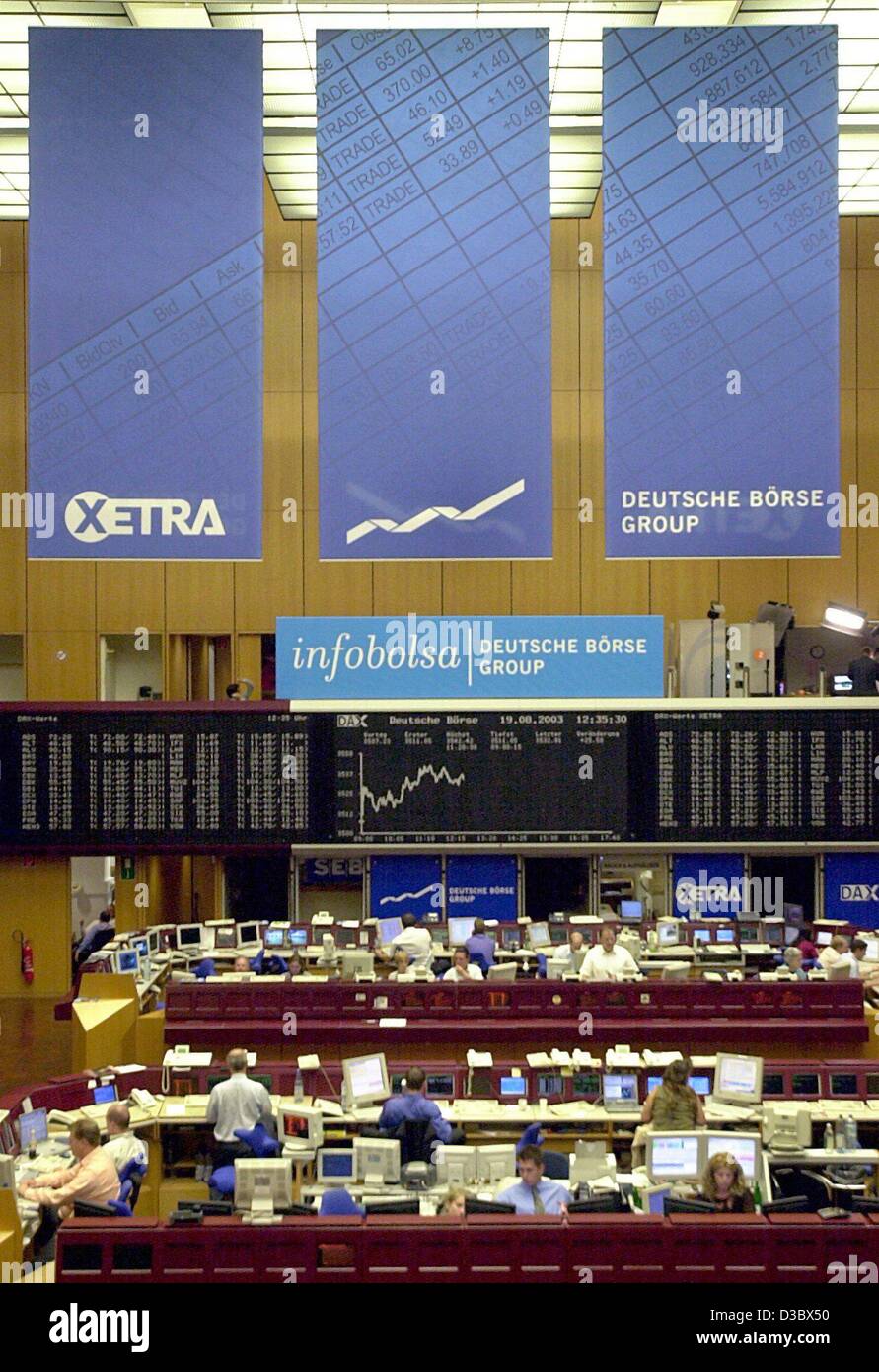 (dpa) - A view of the trading floor in the German stock exchange (Deutsche Boerse) in Frankfurt ...