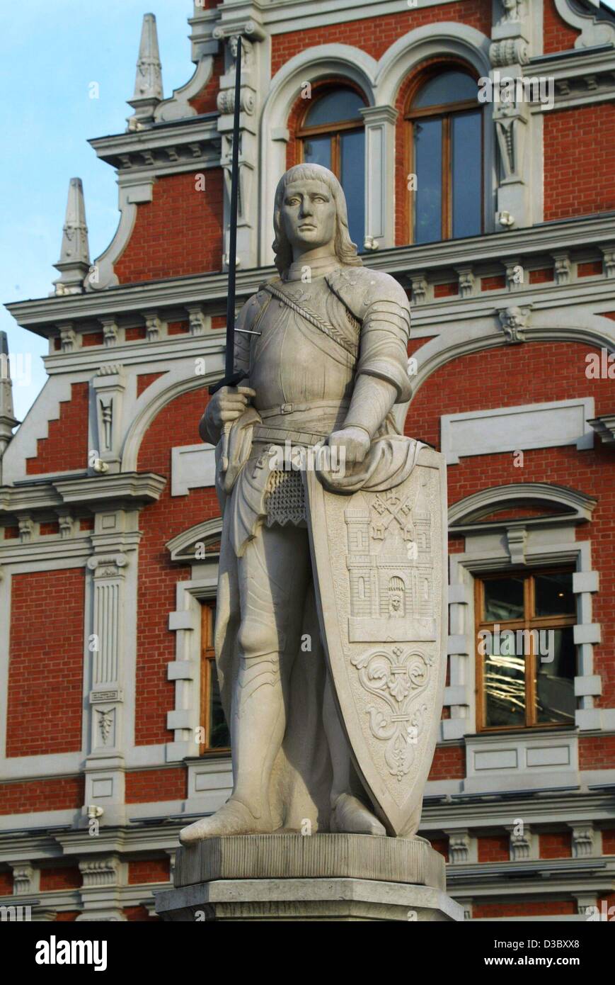 (dpa) - A view of the Roland Statue in Riga, Latvia, 20 May 2003. The ...