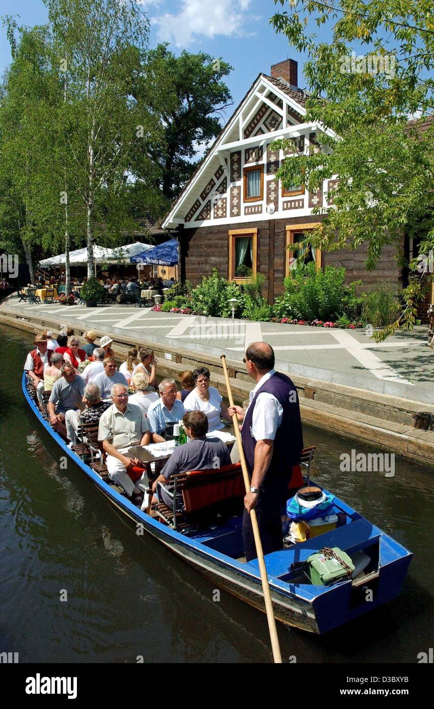 Punt boat hi-res stock photography and images - Alamy
