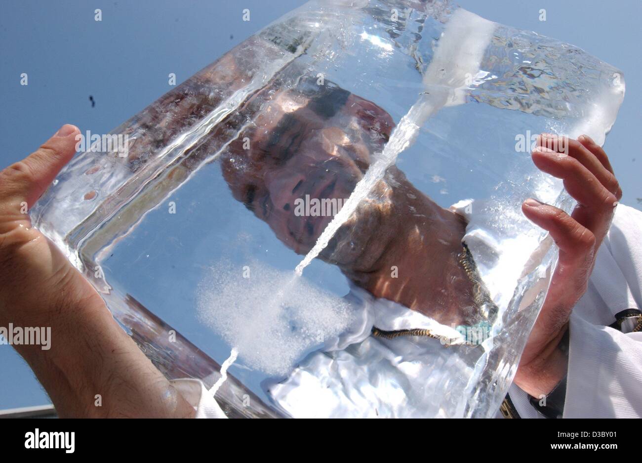 Carrying block of ice hi-res stock photography and images - Alamy