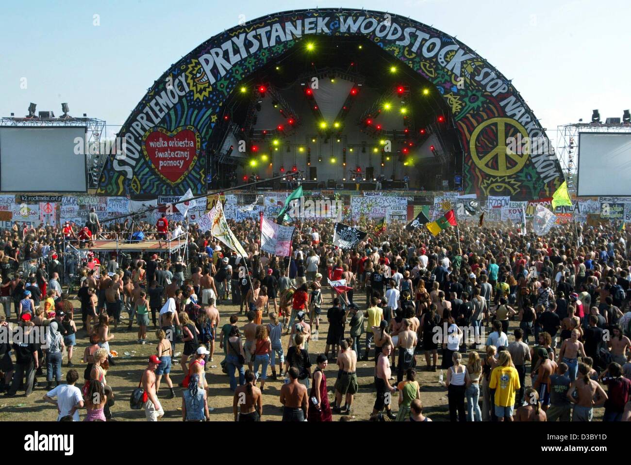 (dpa) - About 400,000 young people celebrate the 'Polish Woodstock' on ...