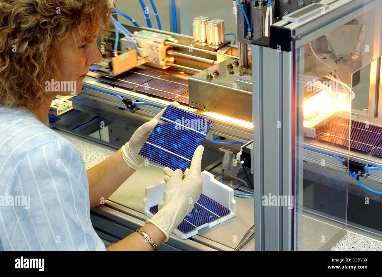 Solar cell stringer hi-res stock photography and images - Alamy