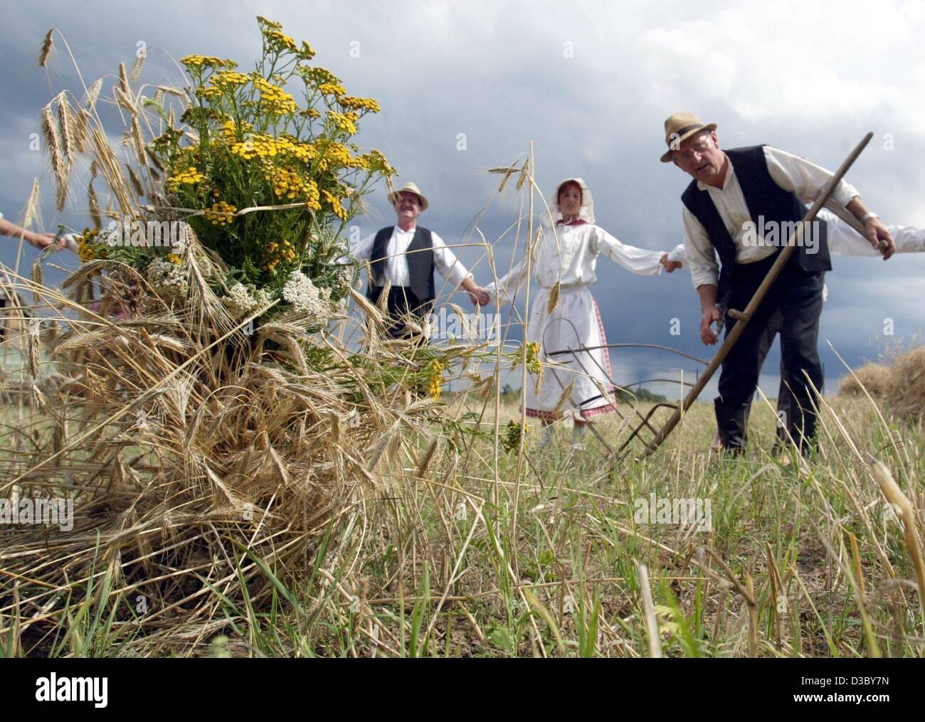 (dpa) - Farmers clad in traditional clothing take each other by the ...
