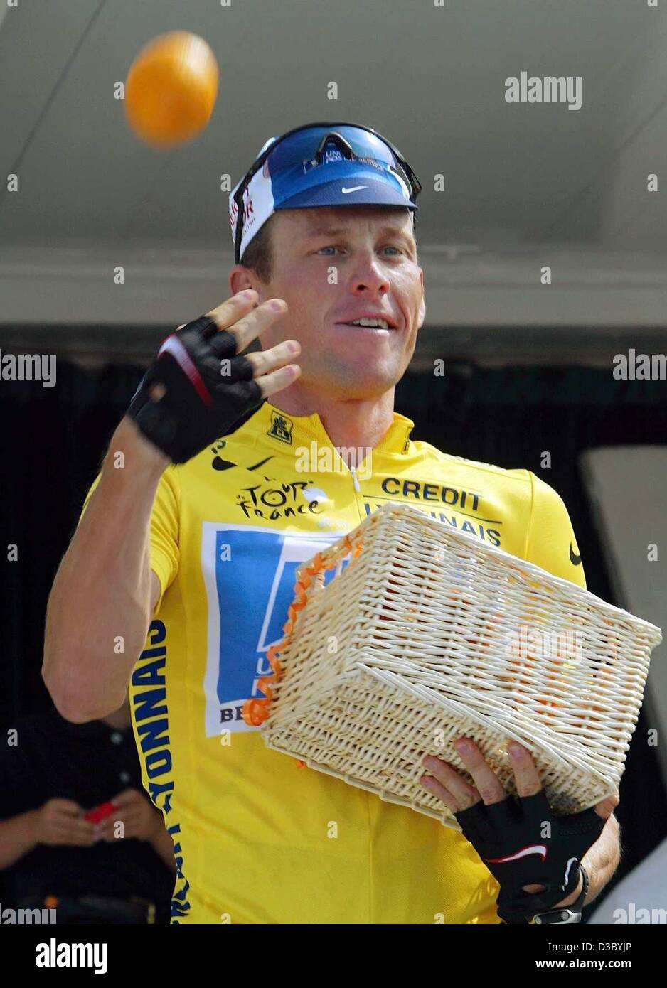 Throwing berry hi-res stock photography and images - Alamy