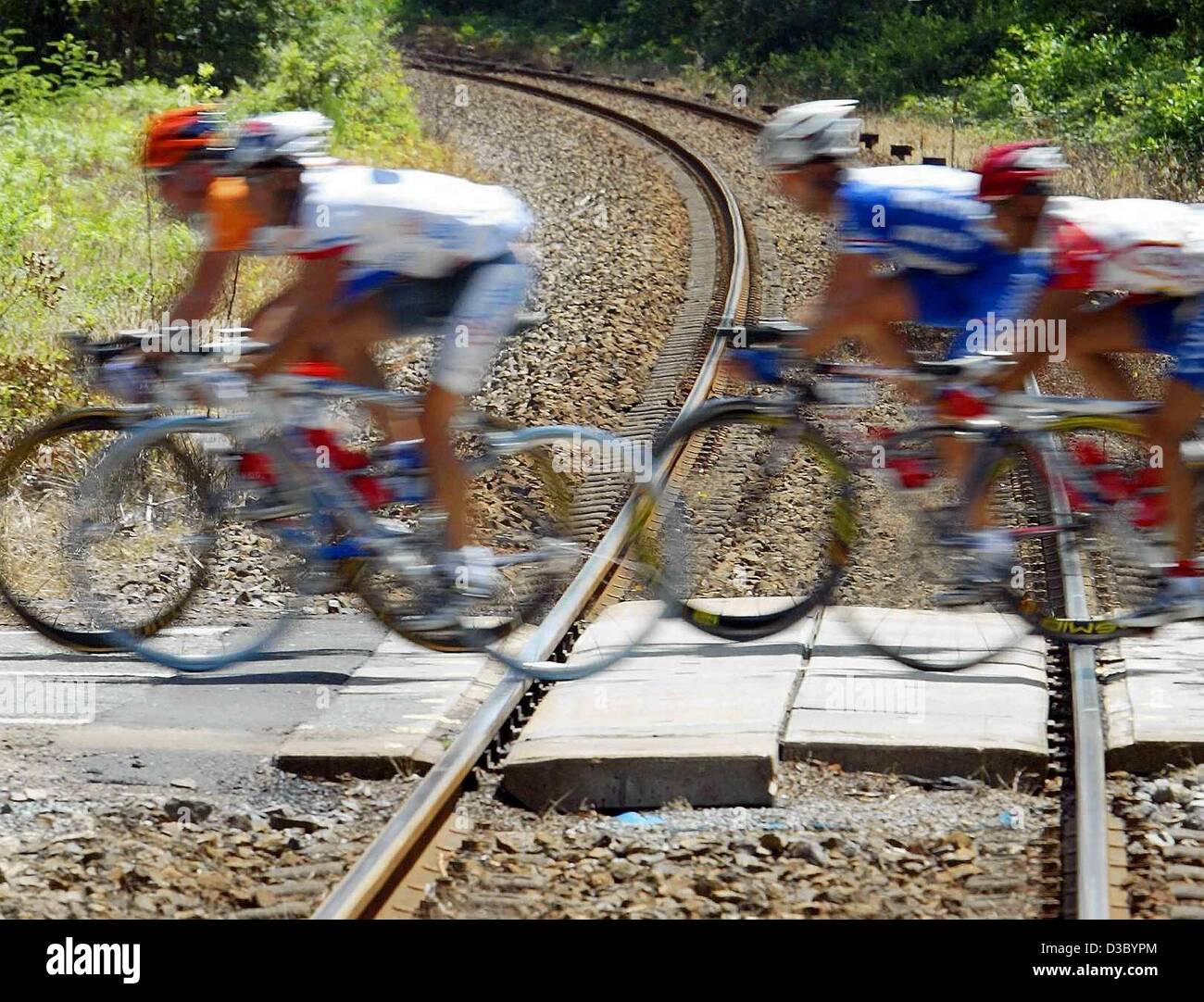 (dpa) - Cyclists cross railway tracks during the 17th stage of the 2003 ...