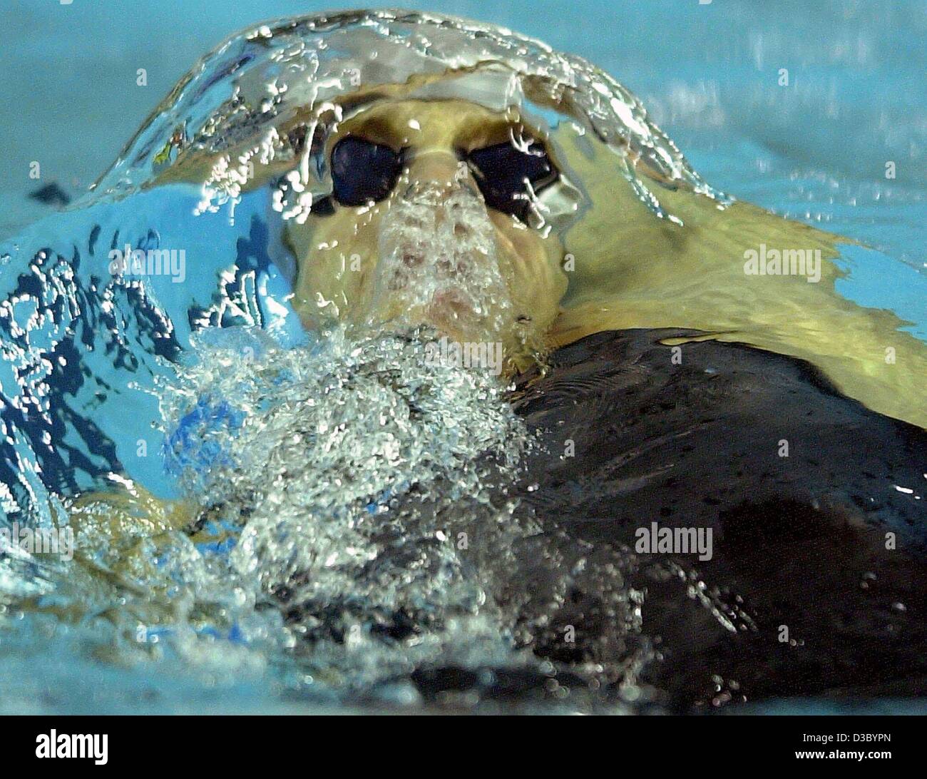 (dpa) - Australian swimmer Matthew Welsh is seen under a bubble of ...