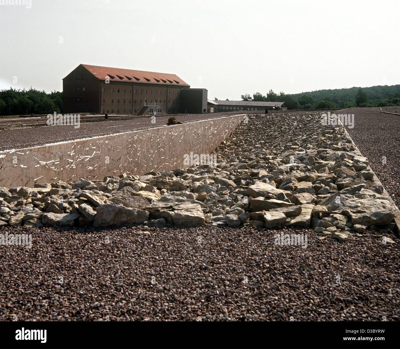 (dpa files) - A view of the memorial for the killed Jews near Block 24 ...