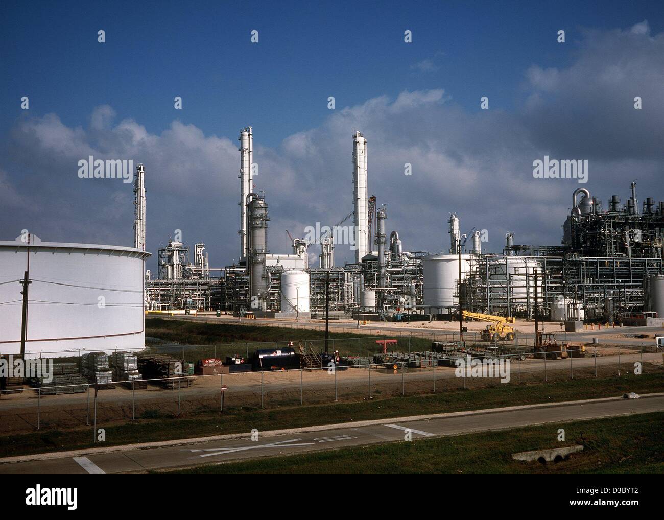 (dpa files) - A view of a crude oil refinery in the state of Texas, USA ...
