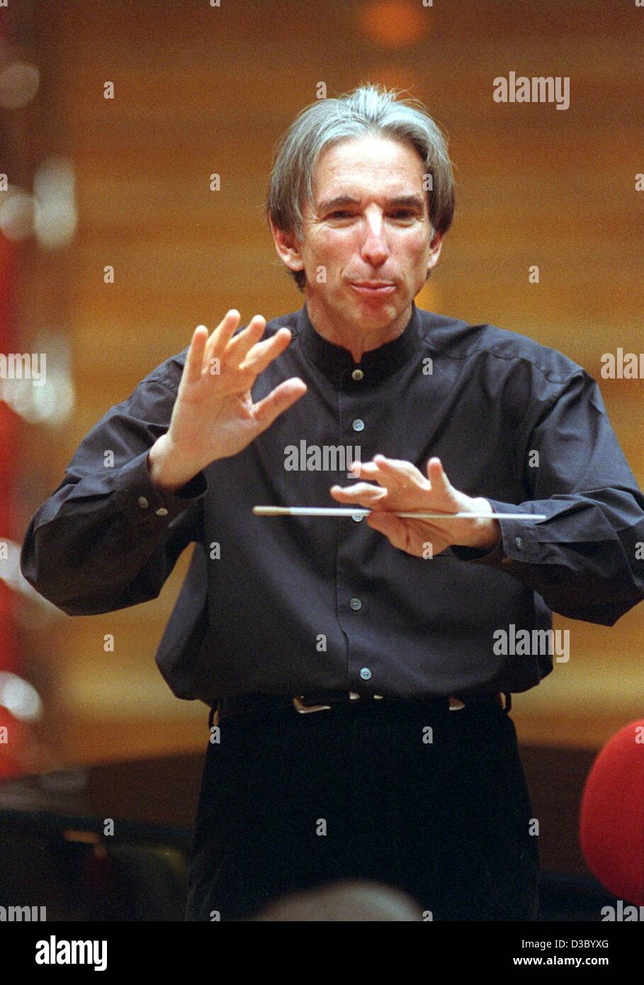 (dpa files) - US conductor Michael Tilson Thomas pictured during a ...