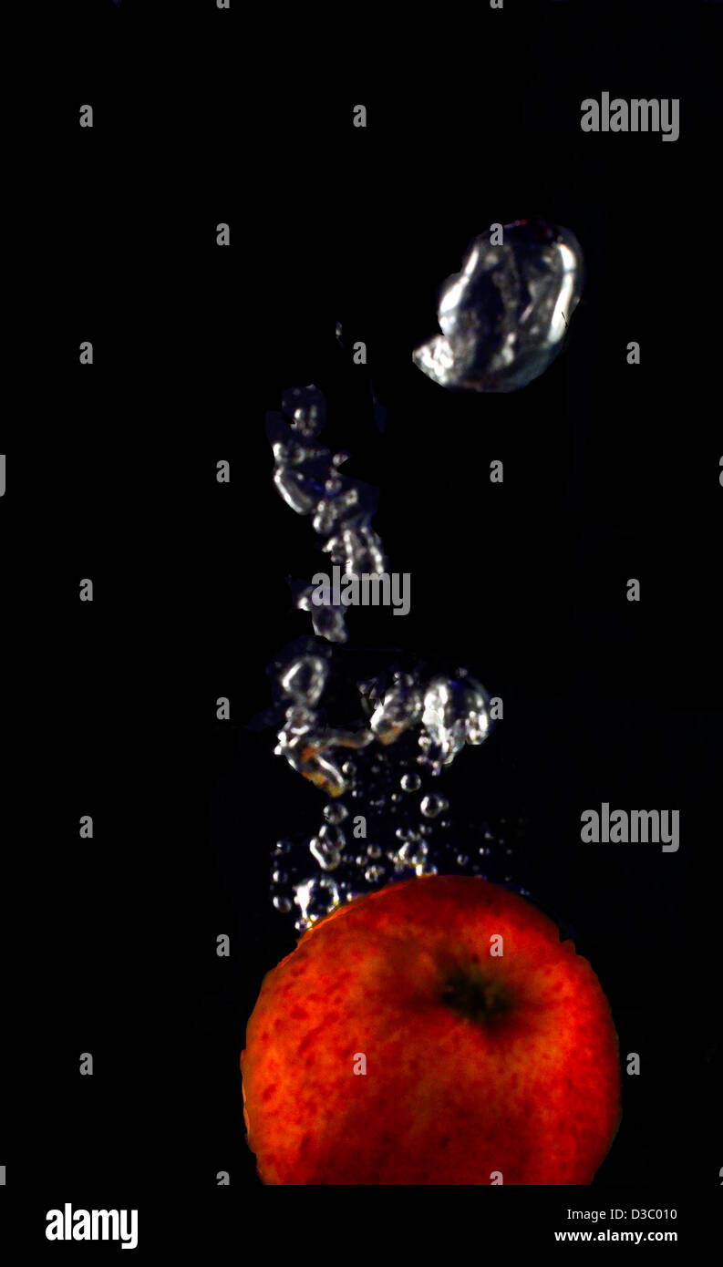 Splash apple hi-res stock photography and images - Alamy