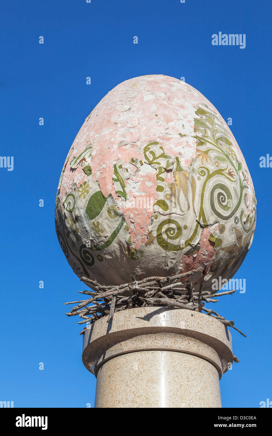 Sculpture Egg (Margutis) – an egg of rainbows - Raugyklos , Vilnius ...