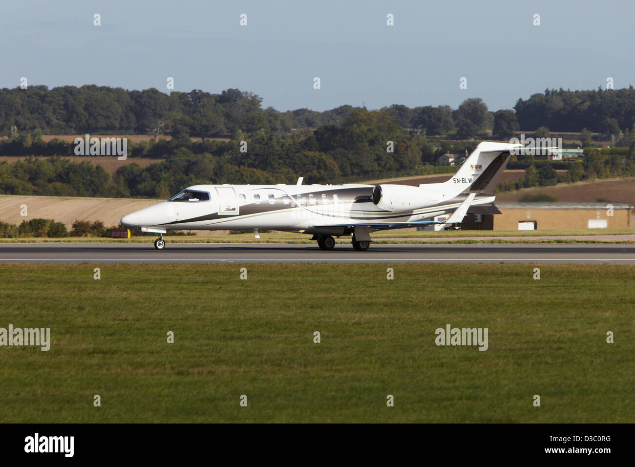 Aeroplane Taking Off Engine High Resolution Stock Photography and ...