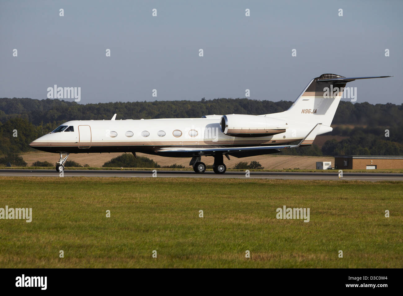 Gulfstream Iv Runway High Resolution Stock Photography and Images - Alamy