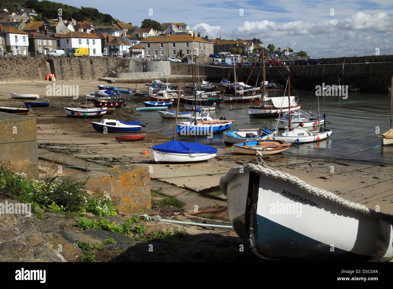 Beach in mousehole harbour cornwall hi-res stock photography and images ...