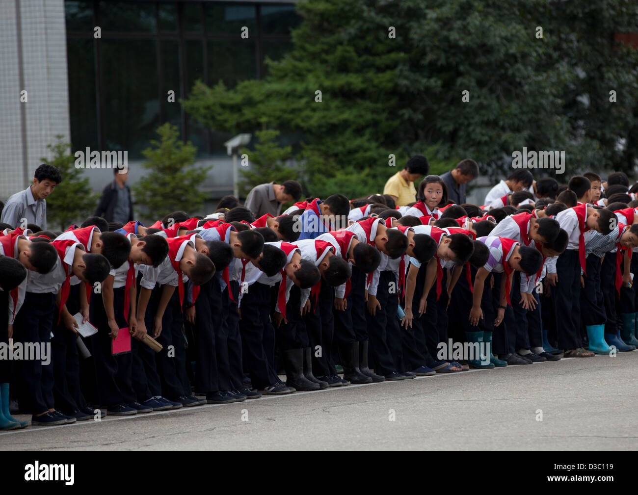 Bowing dear hi-res stock photography and images - Alamy