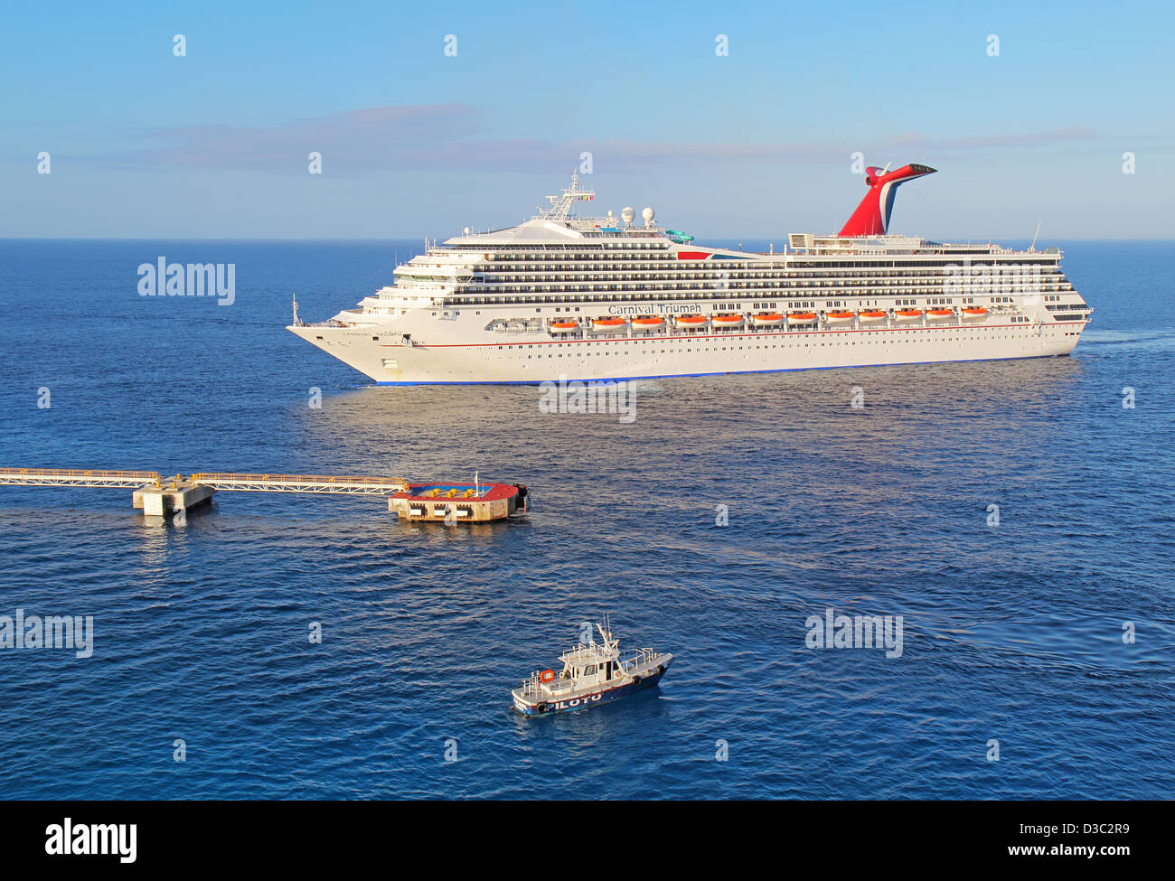 Carnival cruise ship triumph hi-res stock photography and images - Alamy