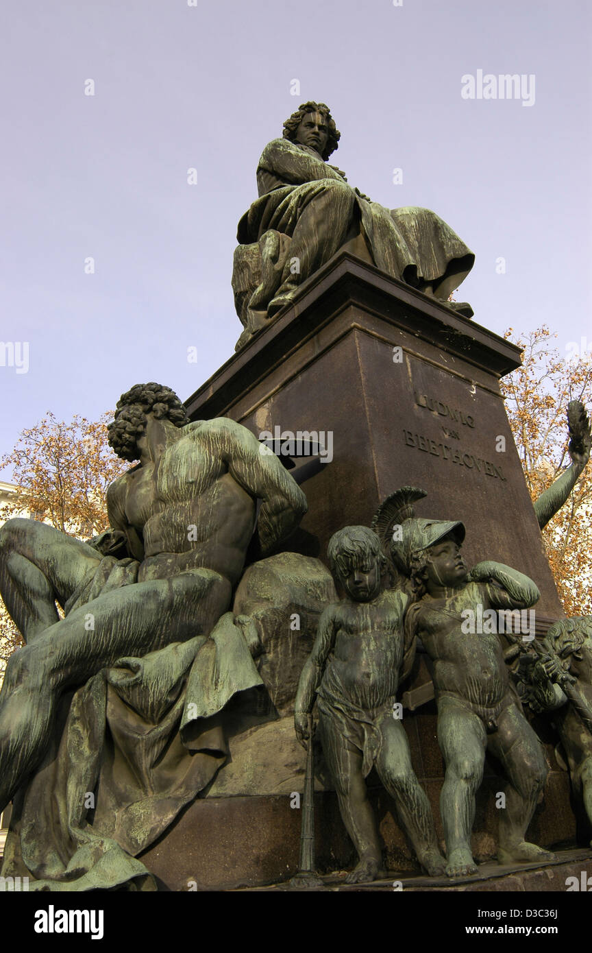 Bronze statue of Ludwig Van Beethoven in Beethovenplatz in Wien (Vienna ...