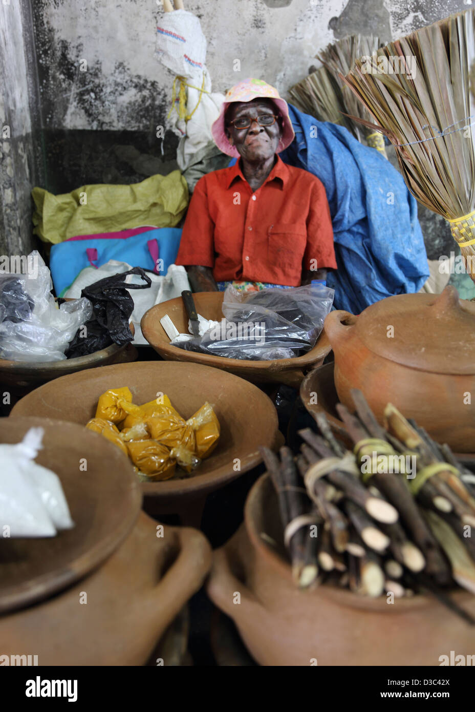Traditional kitchenware crafts hi-res stock photography and images - Alamy