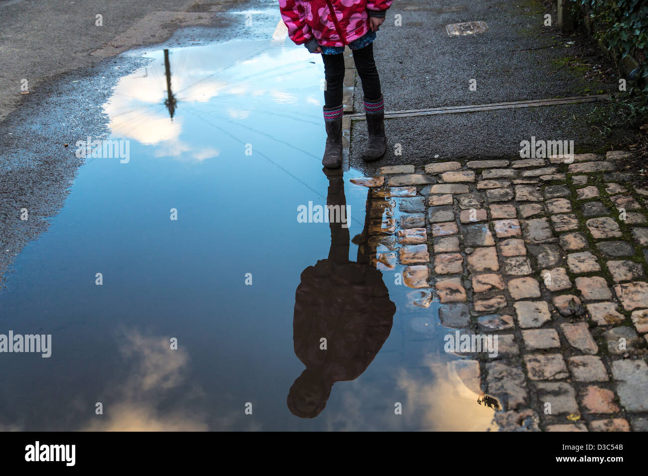Puddle hi-res stock photography and images - Alamy