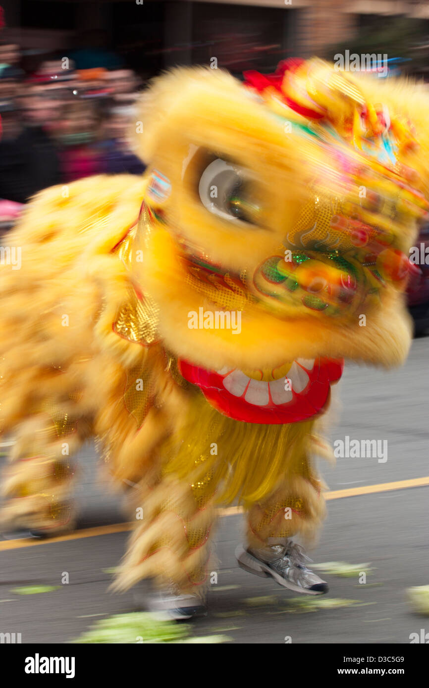 Lion dance hi-res stock photography and images - Alamy