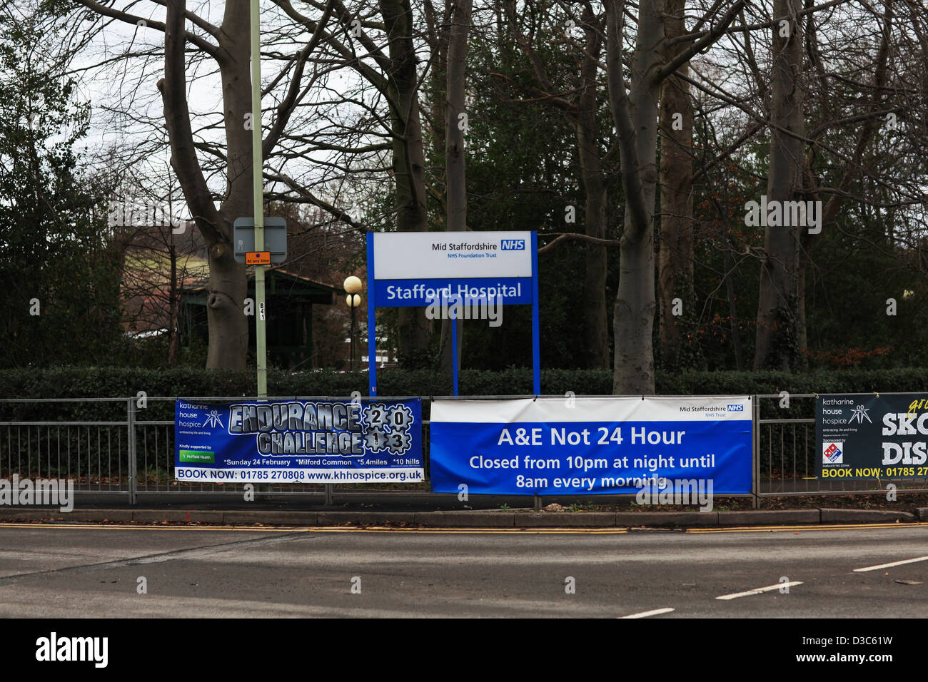 Hospital closed sign hi-res stock photography and images - Alamy