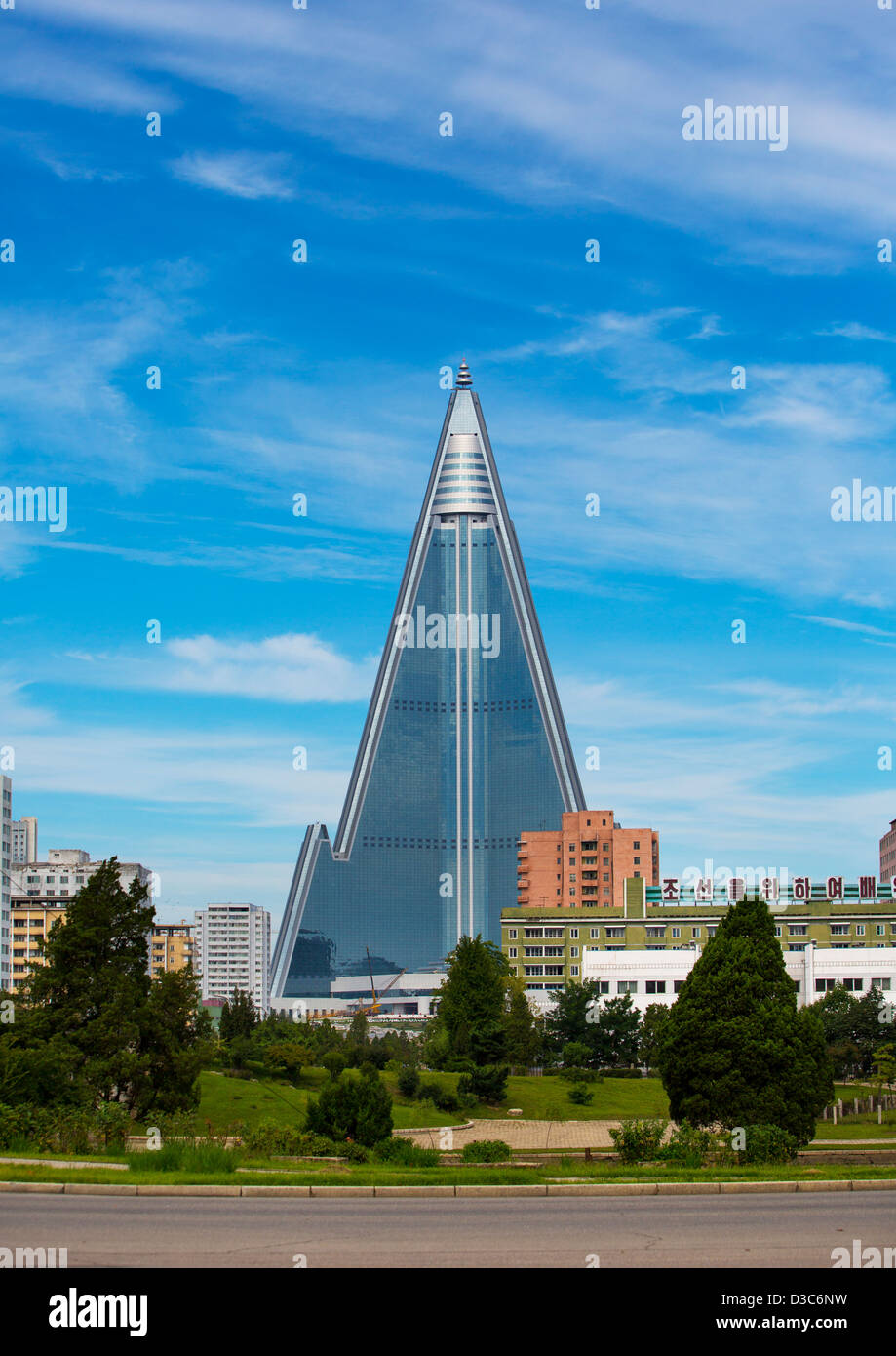 Ryugyong Hotel, Pyongyang, North Korea Stock Photo - Alamy