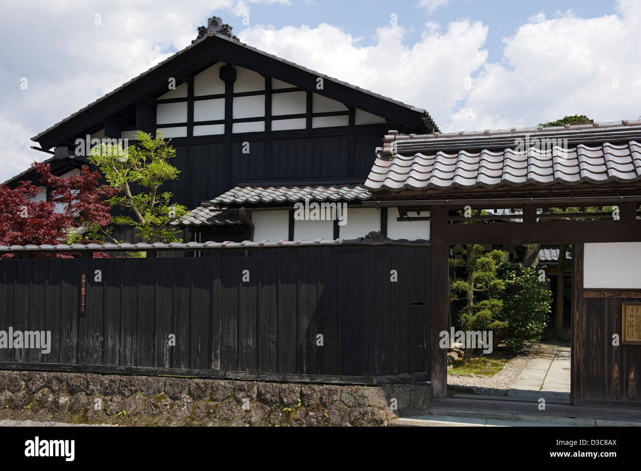 Samurai outside hi-res stock photography and images - Alamy