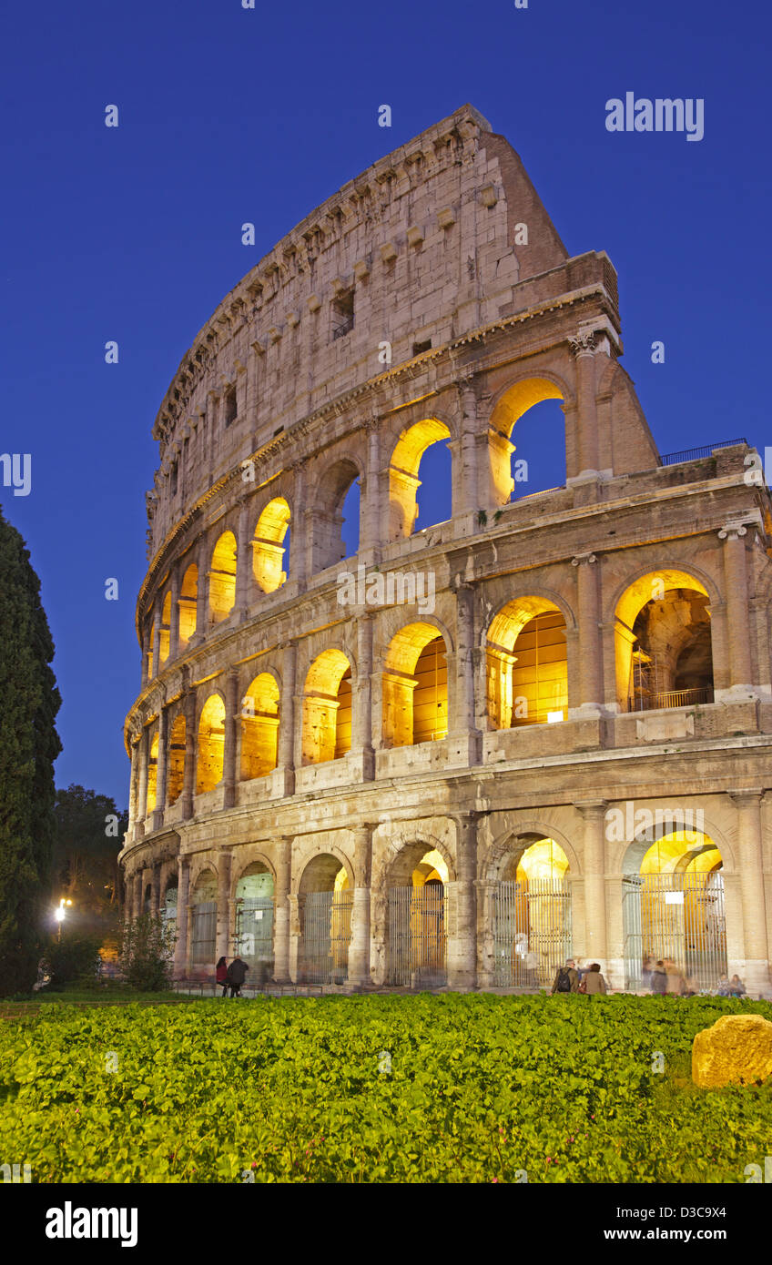 Colosseum rome colosseo vertical hi-res stock photography and images ...