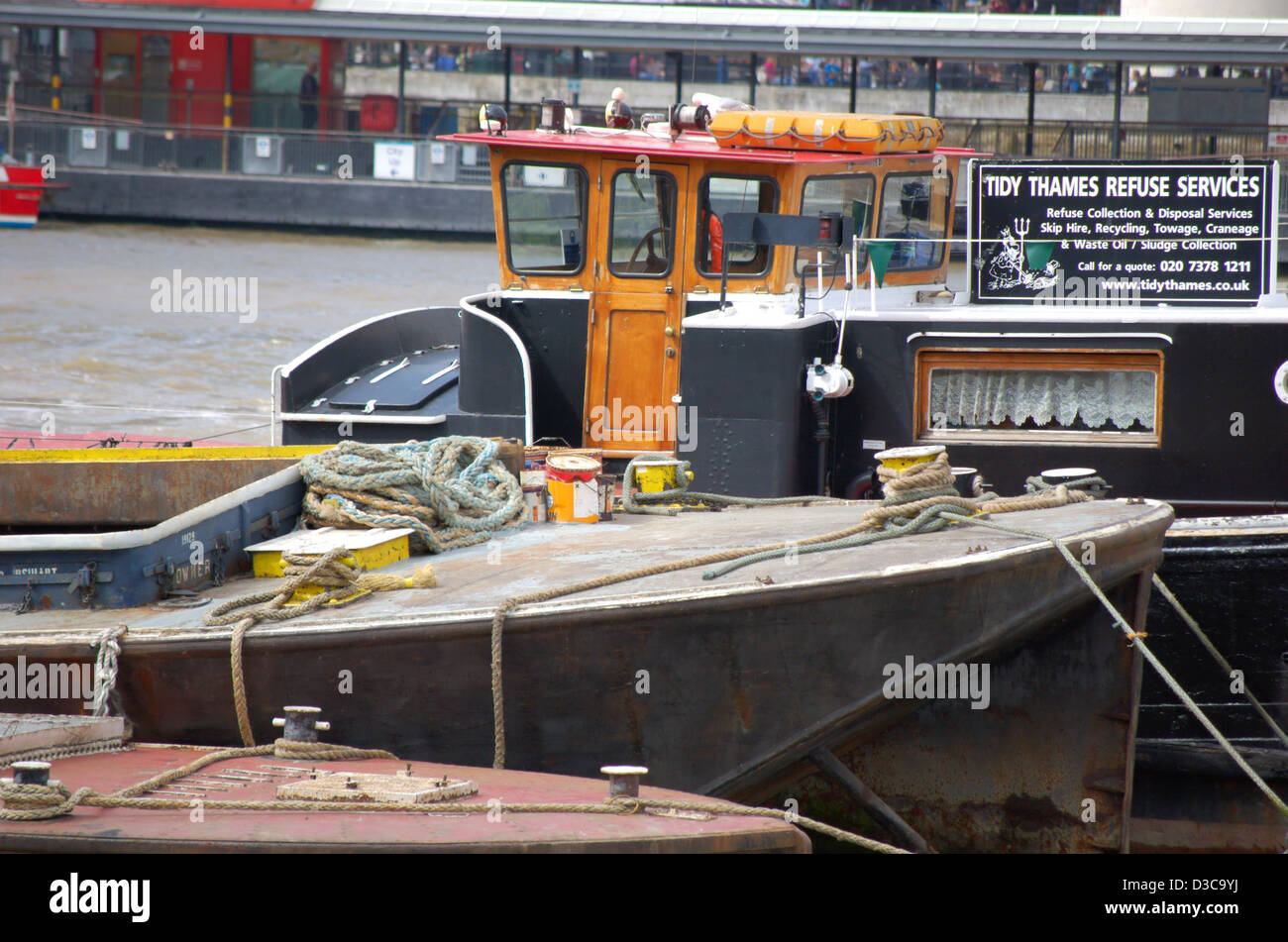 Mooring barge mooring maintenance hi-res stock photography and images ...