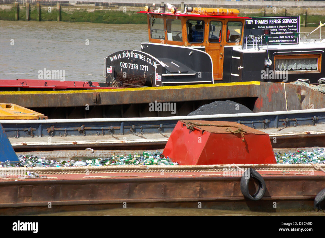 Mooring barge mooring maintenance hi-res stock photography and images ...