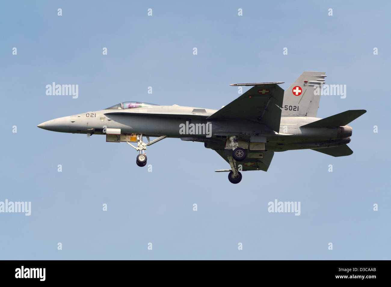 F18 landing hi-res stock photography and images - Alamy