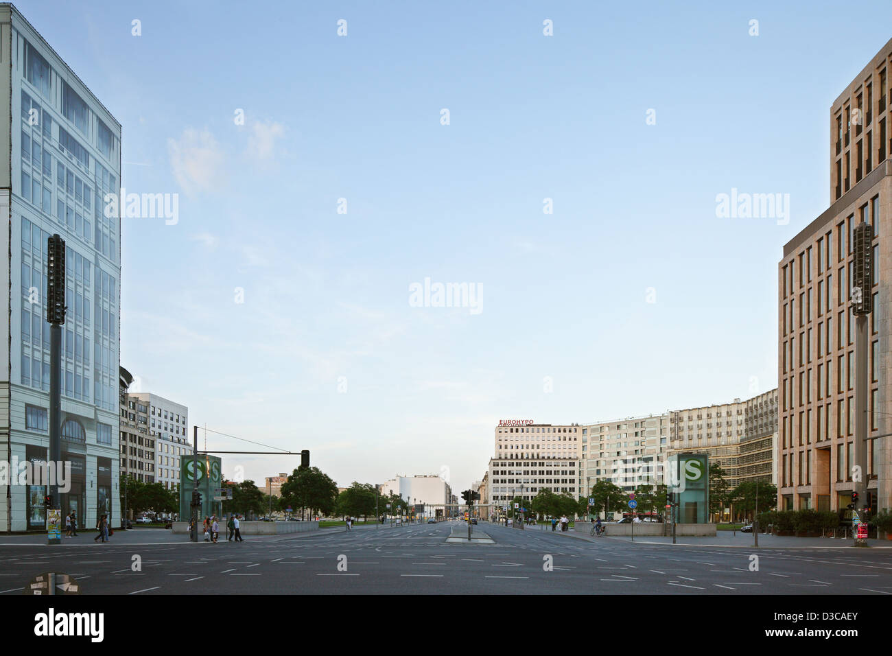 Empty intersection and leipziger platz hi-res stock photography and ...