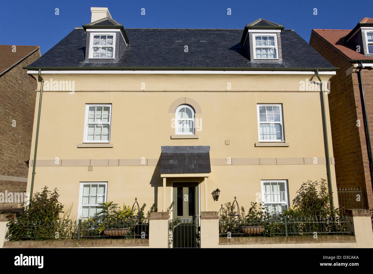 House with rendered exterior uk hi-res stock photography and images - Alamy