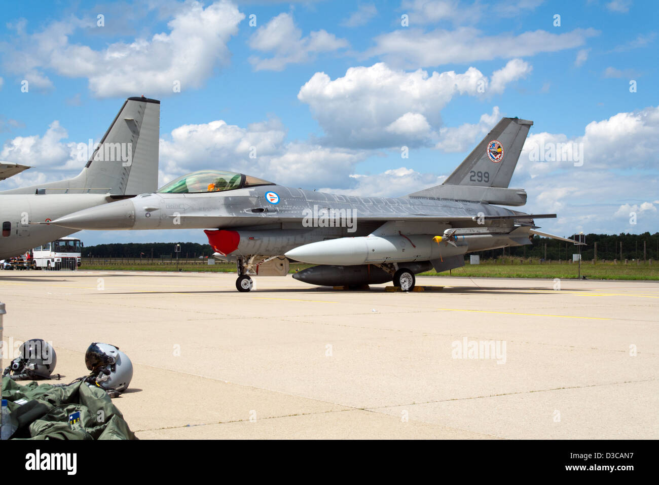 Norwegian Air Force F-16 fighter jet Stock Photo - Alamy