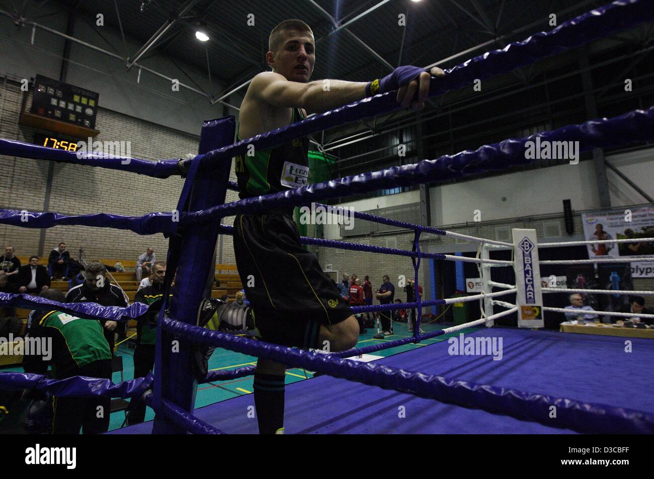 Boxing ring amatour boxing fighter hi-res stock photography and images ...