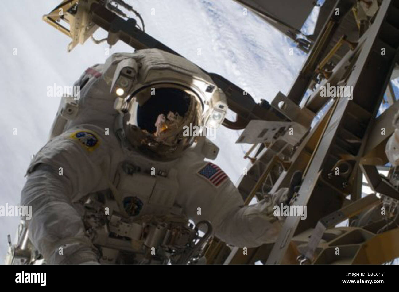 Mission sts 128 hi-res stock photography and images - Alamy