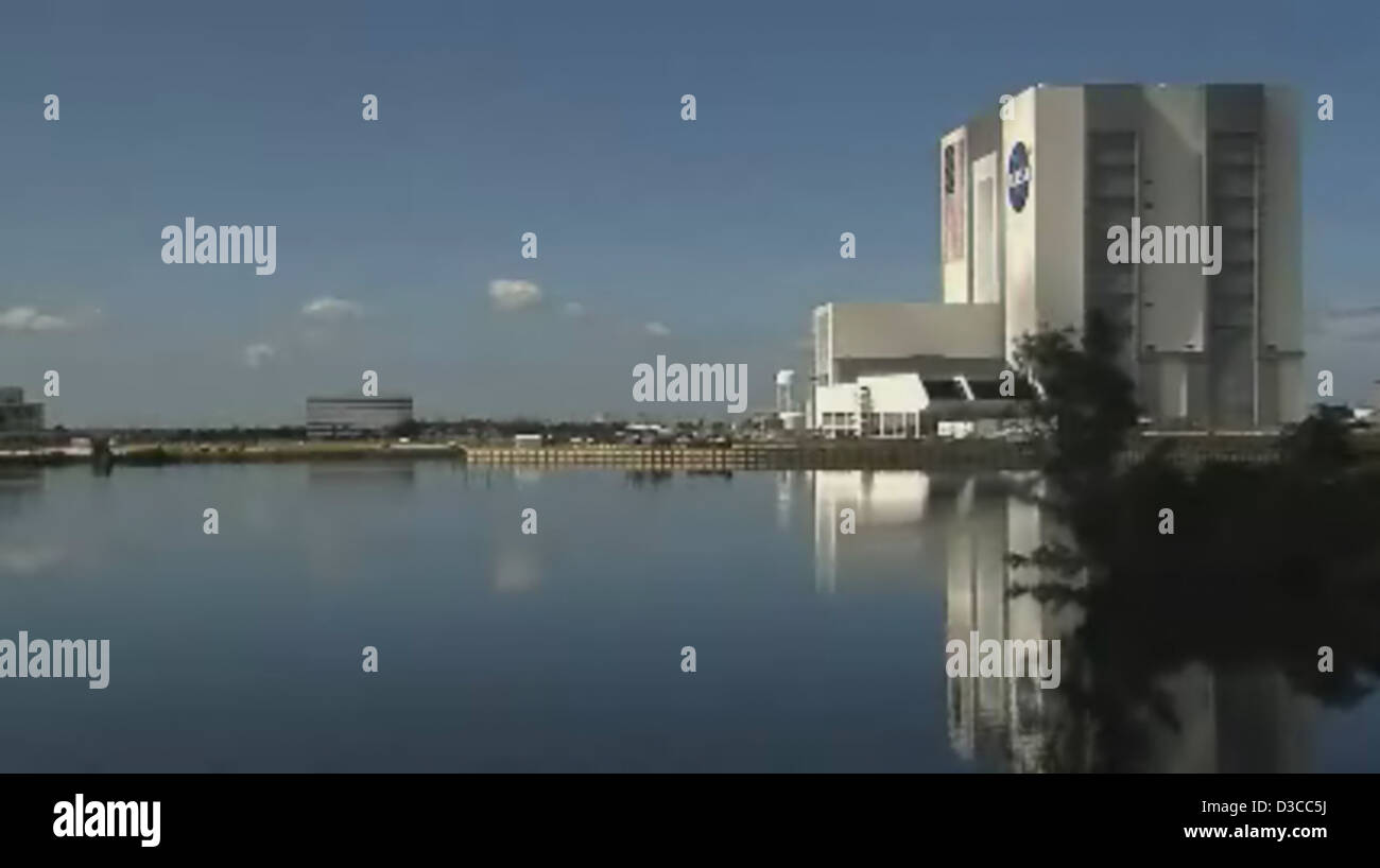 The ET-134 external tank arrives at Kennedy Space Center for ...