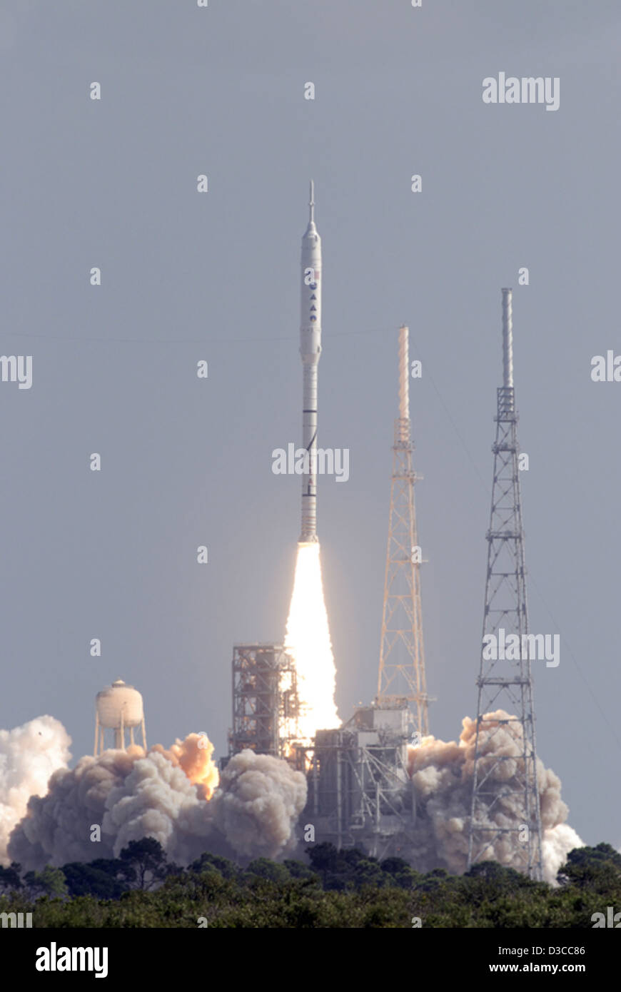 Ares I-X Rocket Races Into the Sky (NASA, 10/28/09 Stock Photo - Alamy