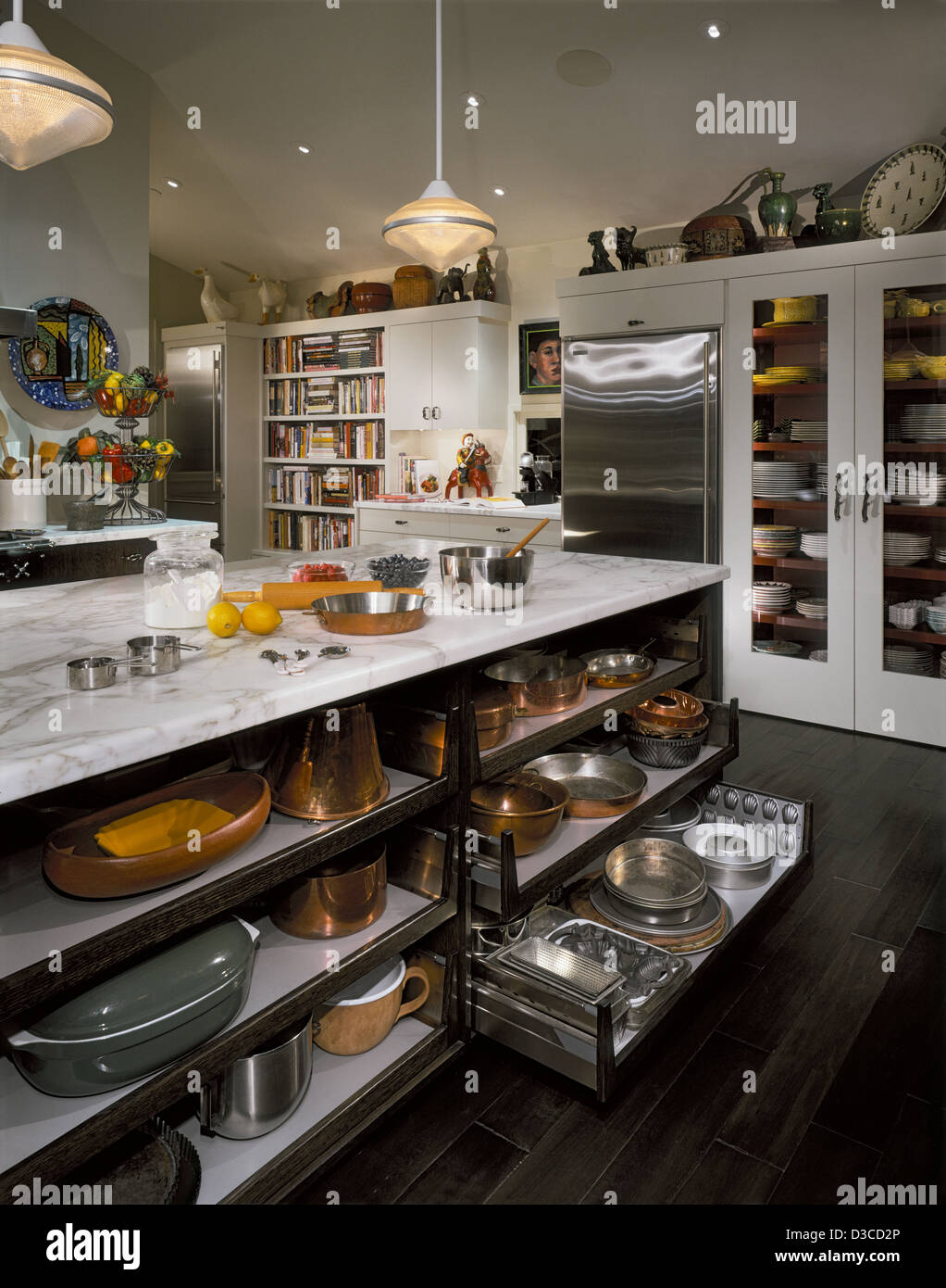 Kitchen sink dishes pots pans hi-res stock photography and images - Alamy