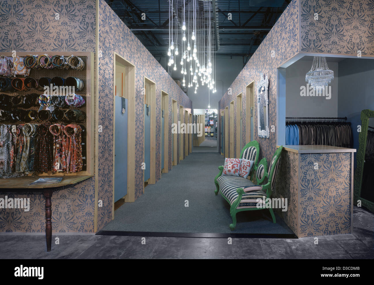Changing rooms store hi-res stock photography and images - Alamy