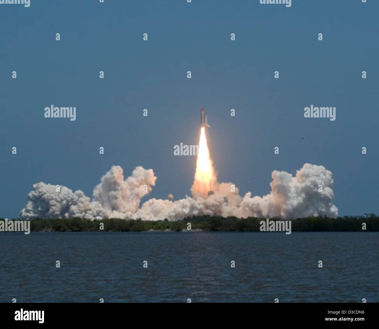 Atlantis launched from kennedy hi-res stock photography and images - Alamy