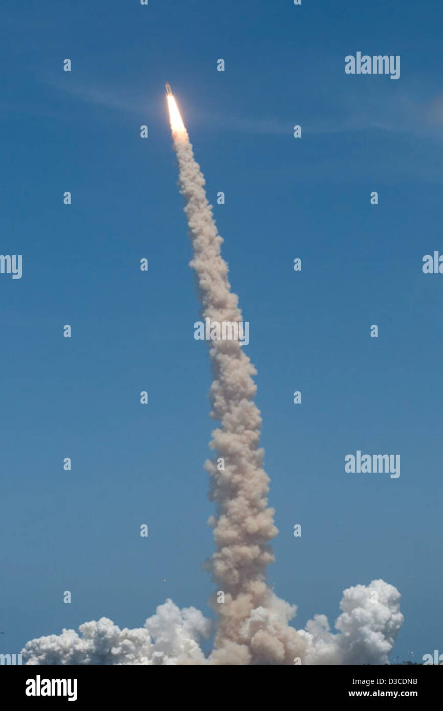 Space Shuttle Atlantis Lifts Off! (NASA, 05/14/10 Stock Photo - Alamy