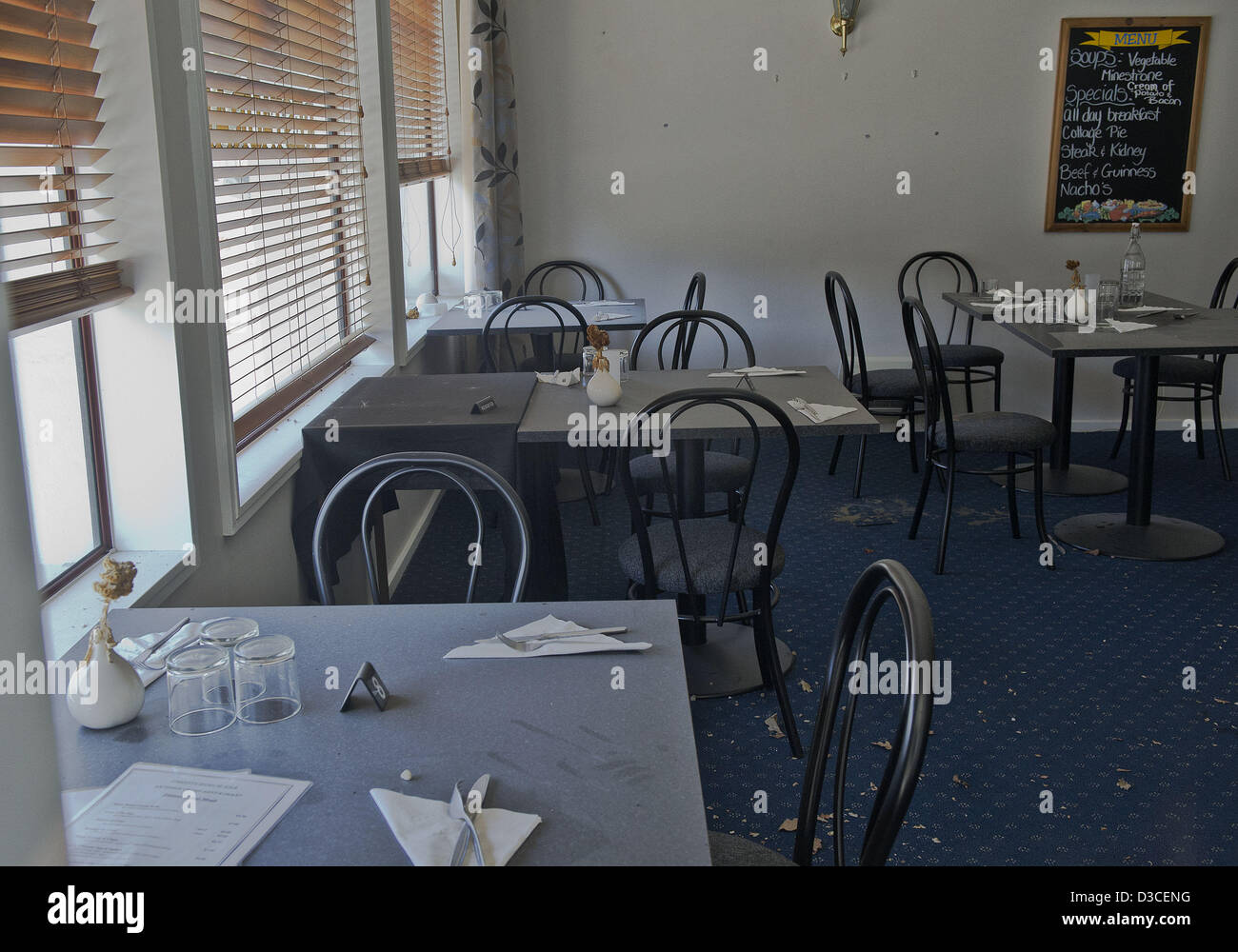 Restaurant remains closed hi-res stock photography and images - Alamy