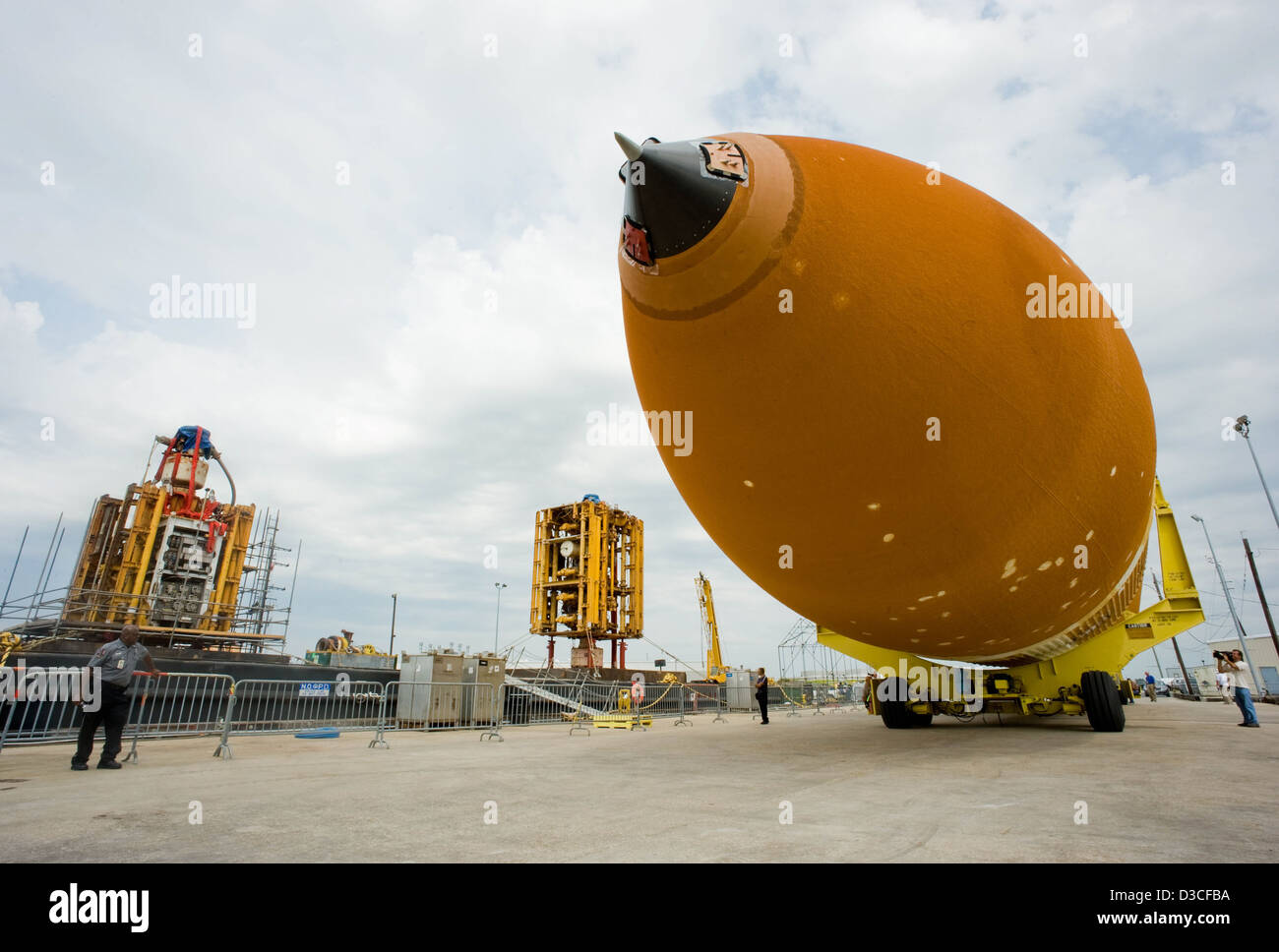 NASA’s external tank ET-122 is rolled out from the Michoud Assembly ...