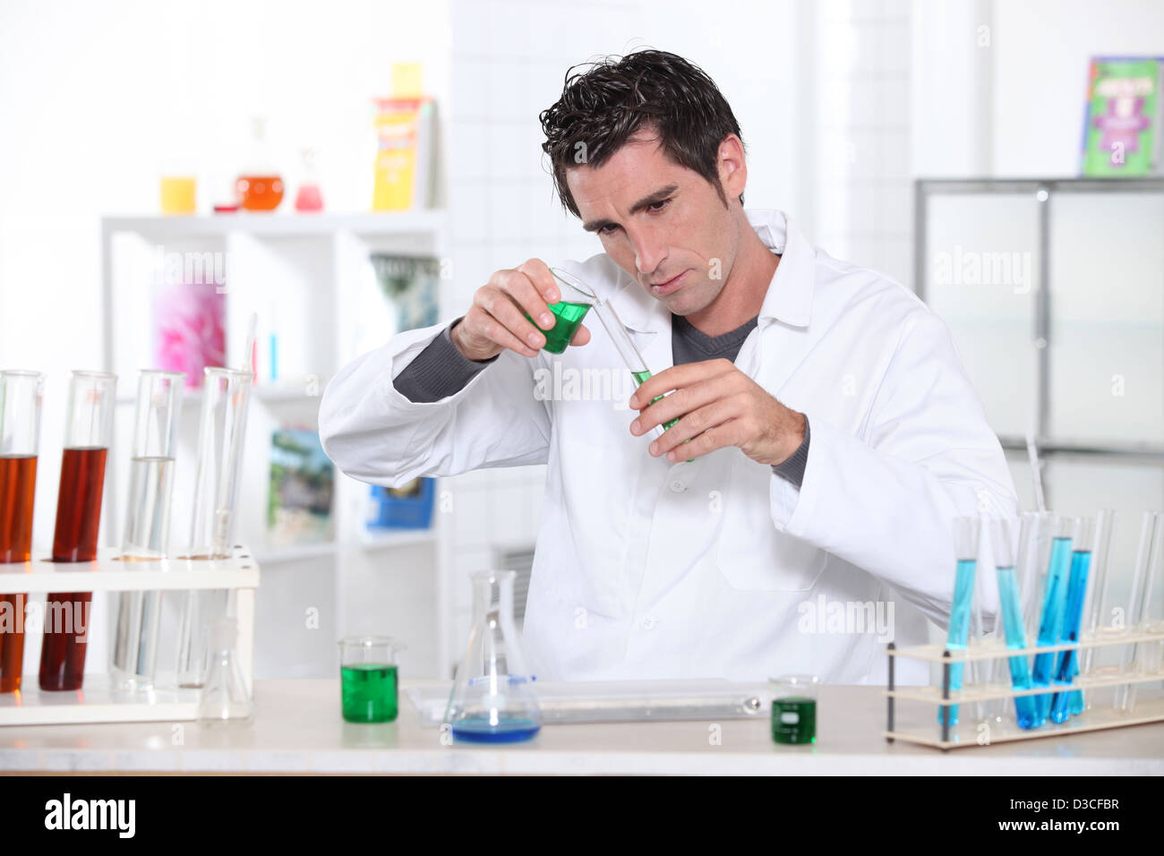 Student in laboratory Stock Photo - Alamy