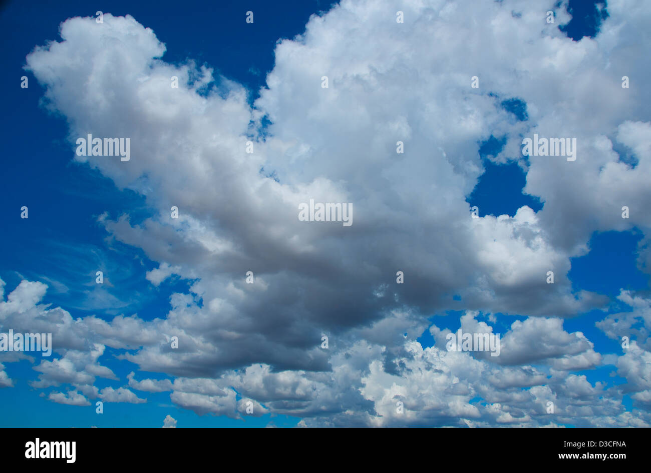 White cloud layer hi-res stock photography and images - Alamy