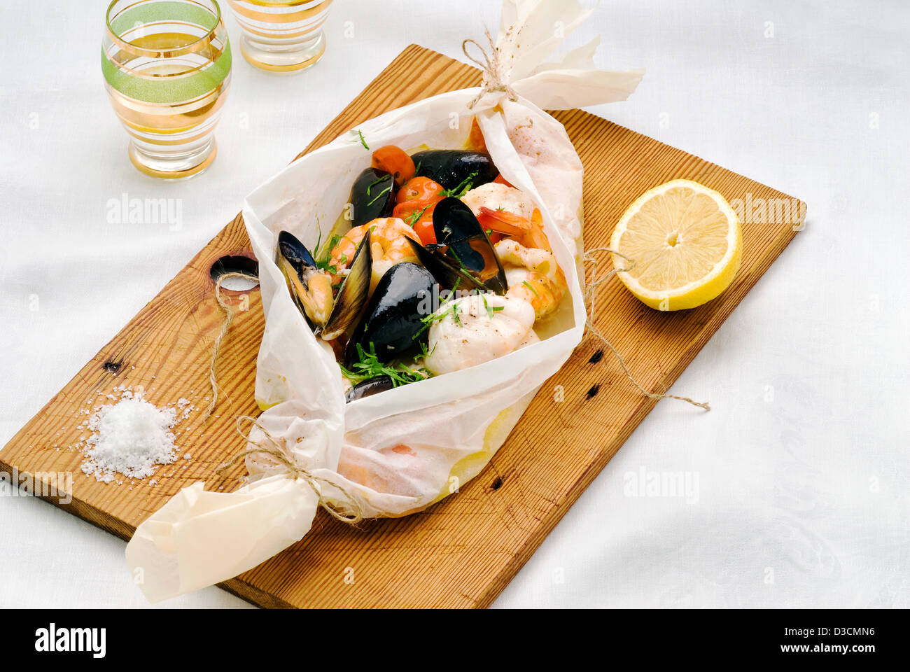 Seafood cartoccio hi-res stock photography and images - Alamy