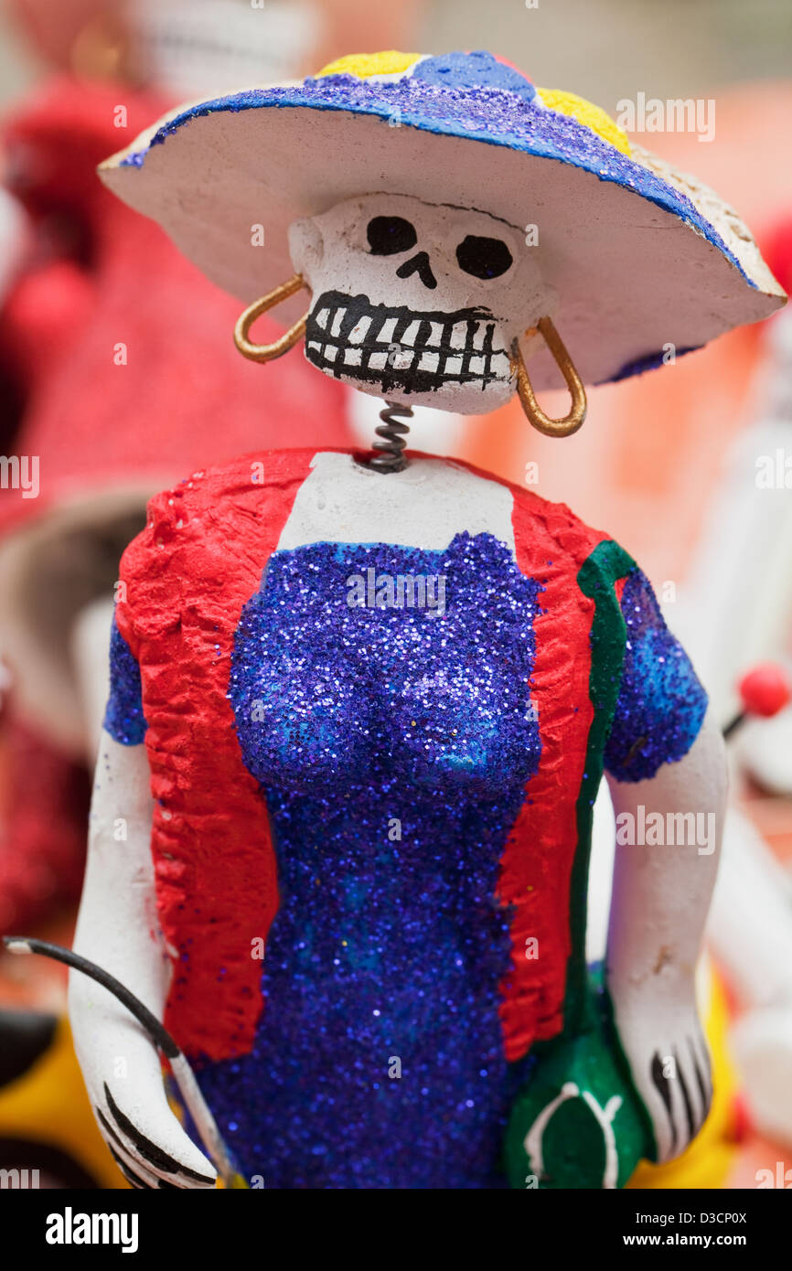 Female skeleton hi-res stock photography and images - Alamy