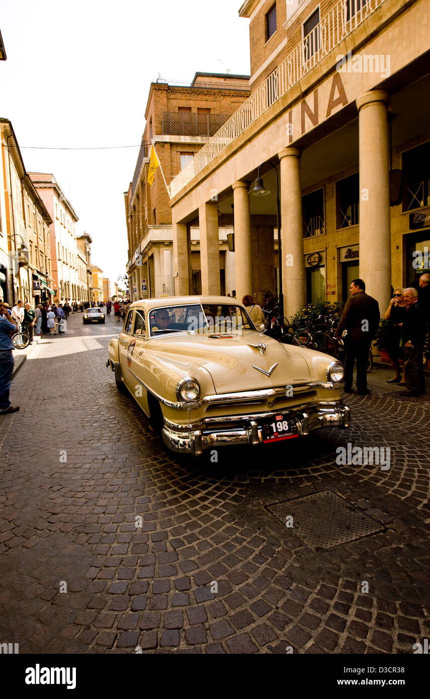 Car street racing hi-res stock photography and images - Alamy