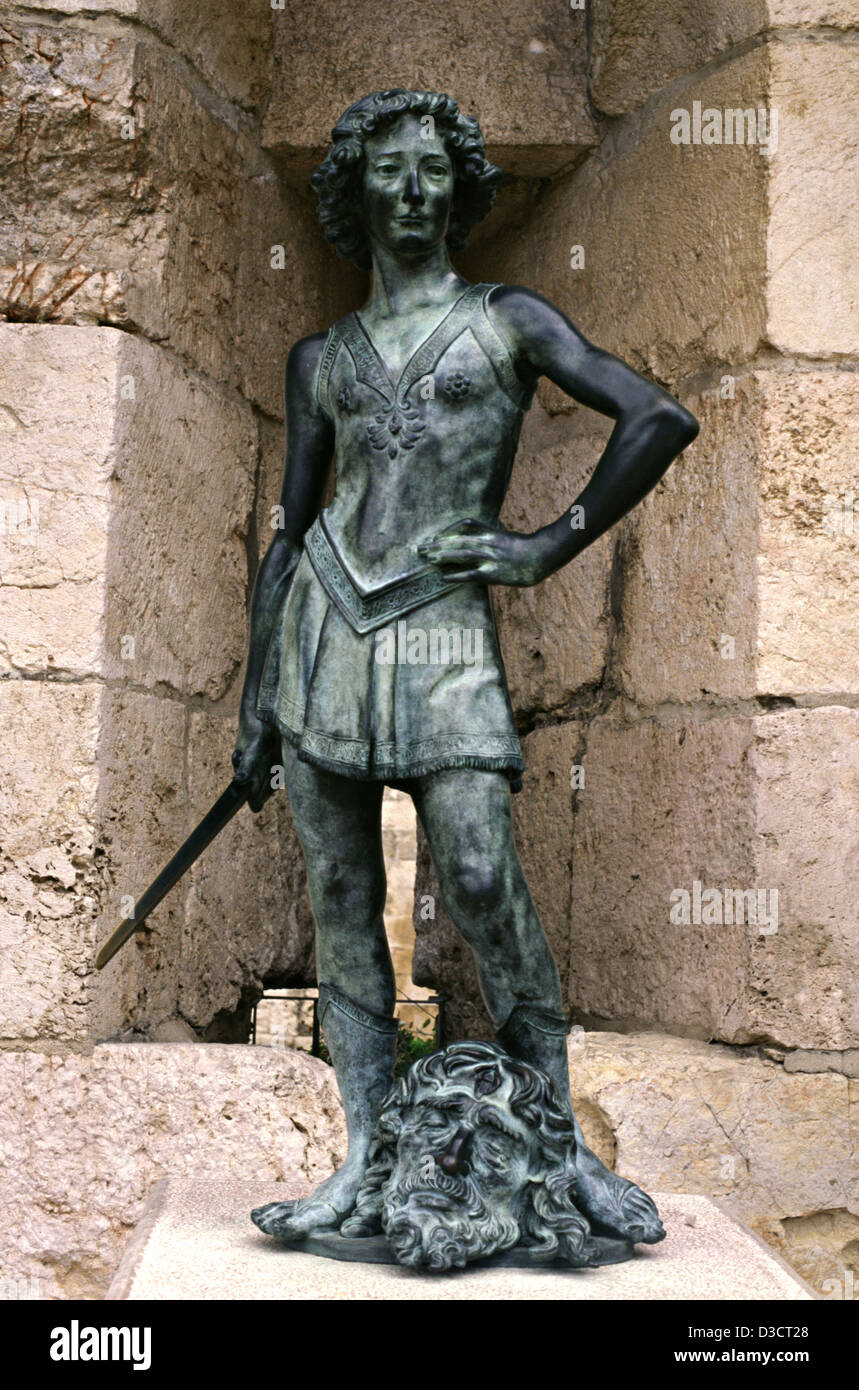 David goliath statue verrocchio hi-res stock photography and images - Alamy
